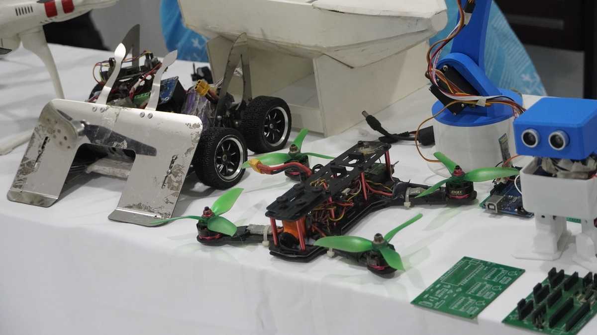 High-Speed Robo Soccer Robot (RoboConnect Compatible) – Full Arduino ...